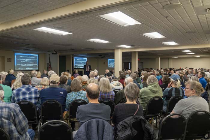 Bentz’s Pendleton town hall draws major crowd, criticism | Hermiston Herald