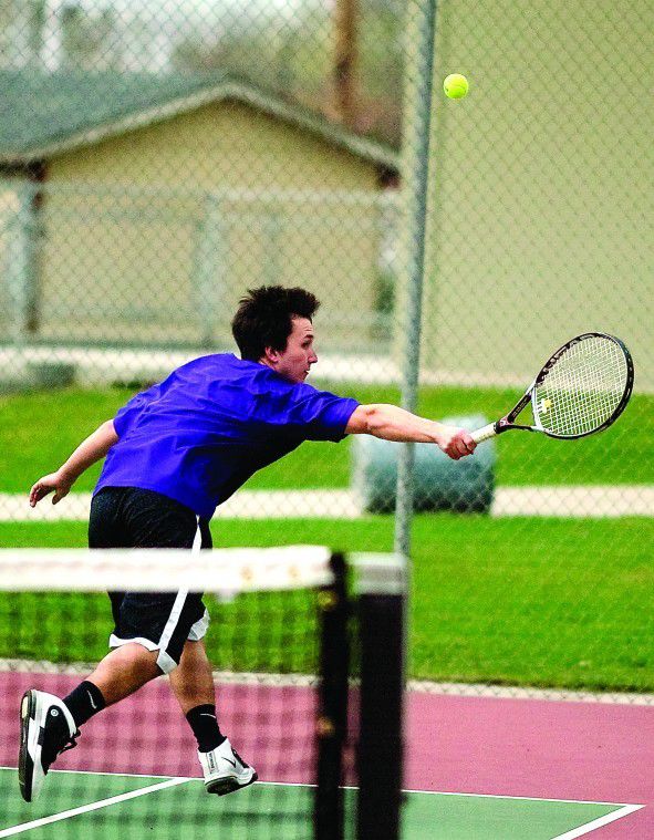 Dawgs qualify doubles teams for state | Hermiston Herald
