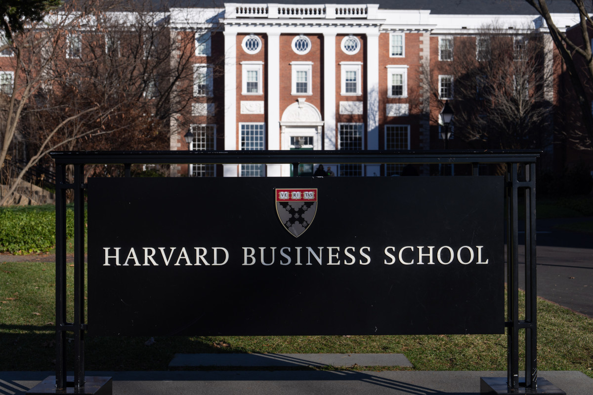Harvard, Stanford fall to shockingly low levels in this latest MBA ...