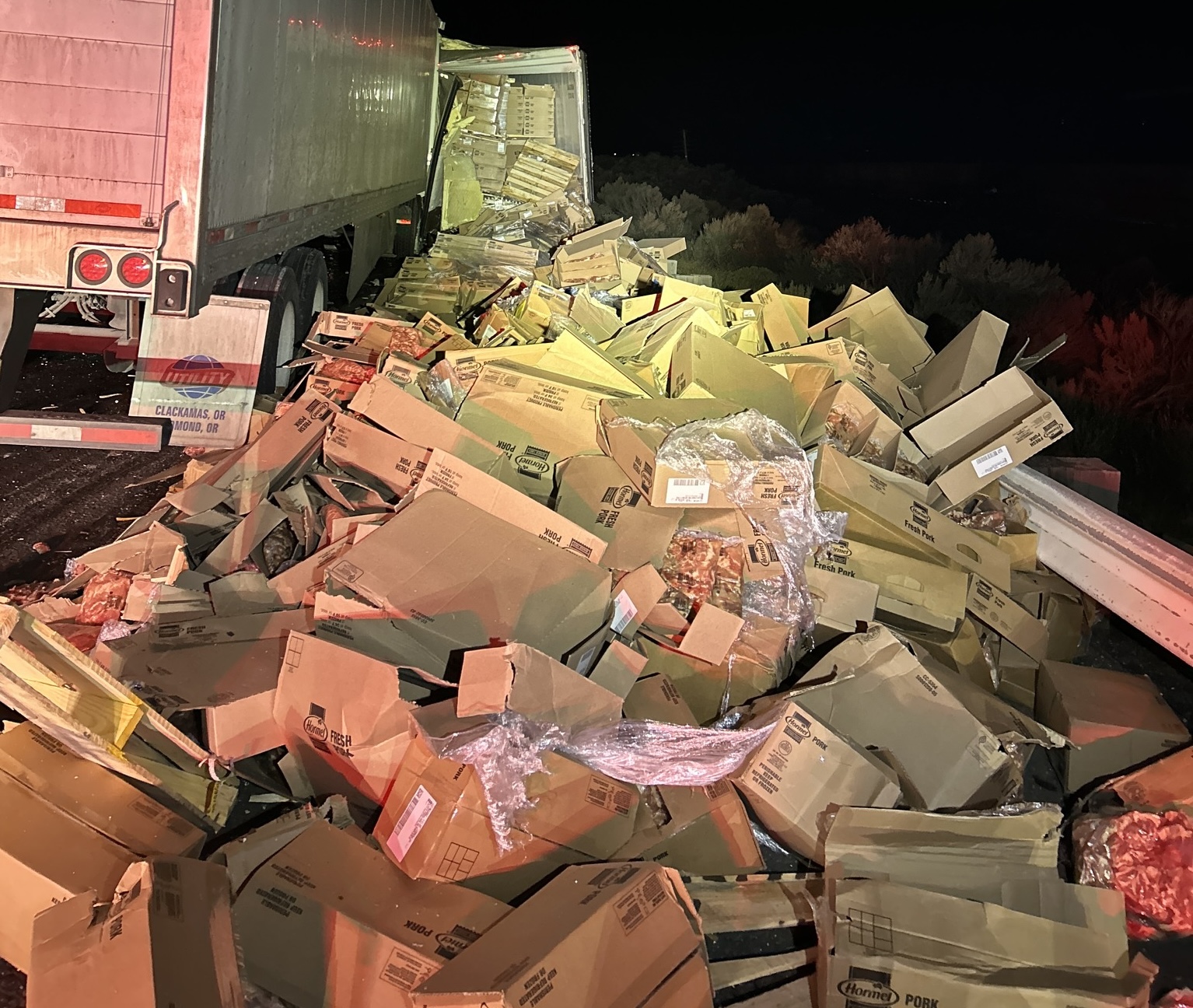 Semi crash in Gilliam County spills meat products onto freeway ...